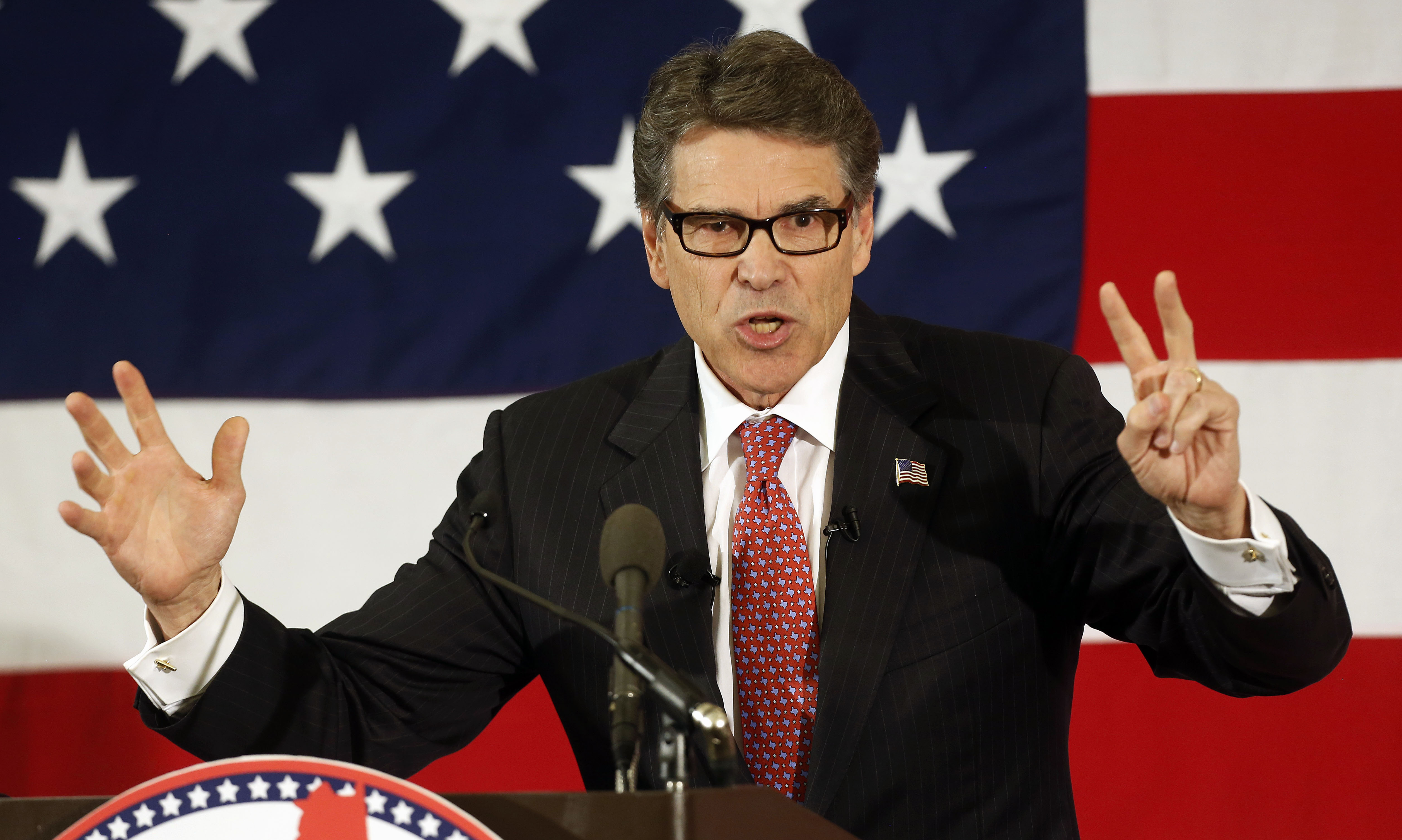 Rick Perry's cash-strapped 2016 campaign stops paying staffers